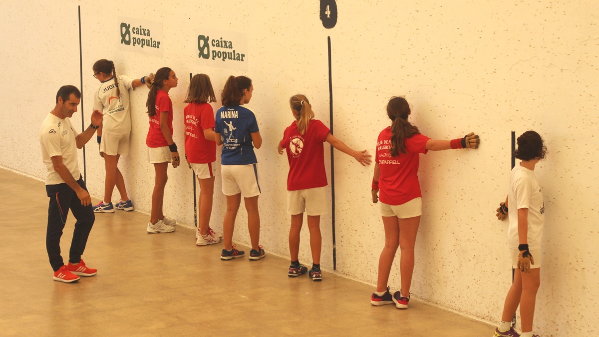 PILOTA VALENCIANA | Nova concentració femenina de raspall - Golsmedia