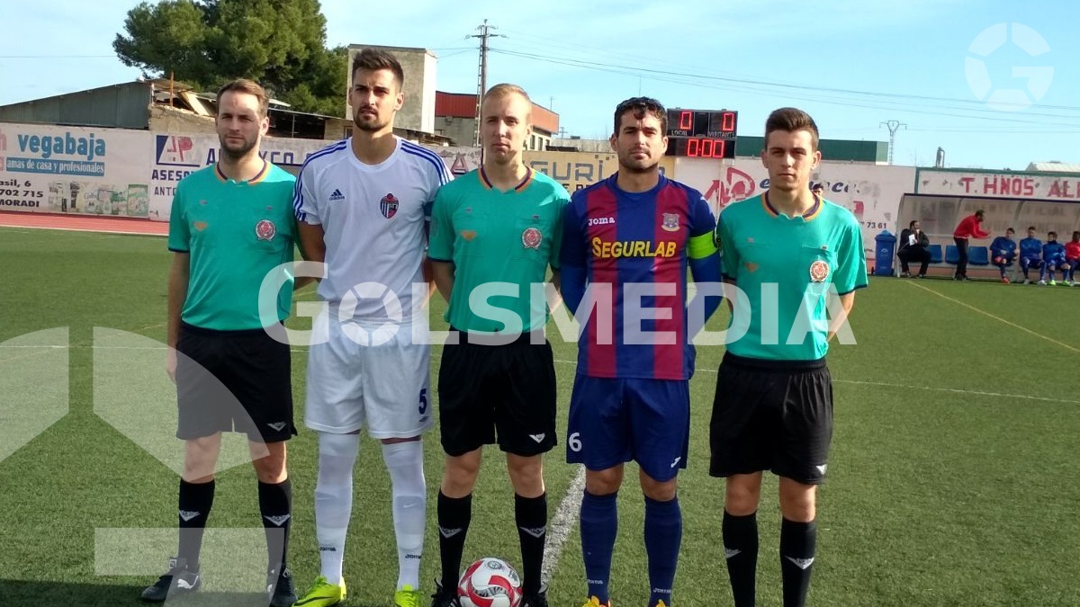 El derbi del Sadrián entre Almoradí y Torrevieja acaba en tablas ...