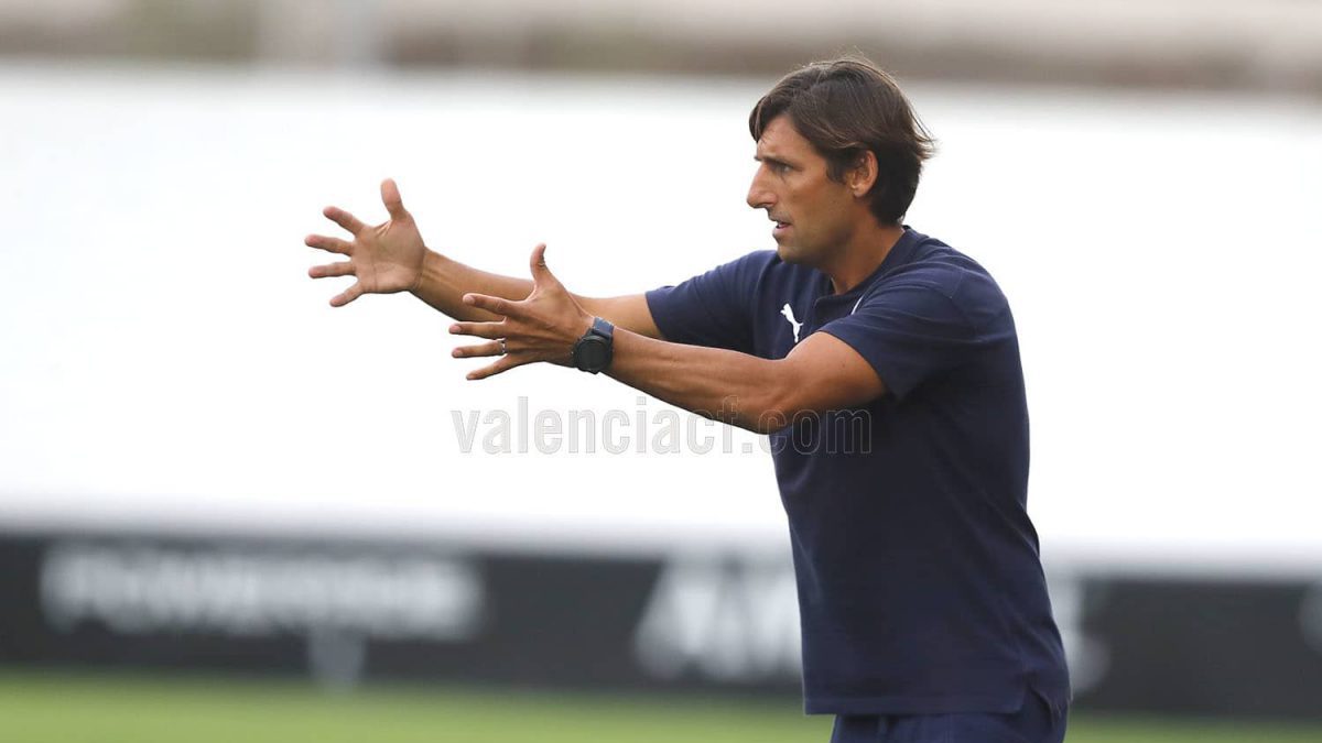 Miguel Ángel Angulo continuará como técnico del Juvenil A del Valencia CF - Golsmedia