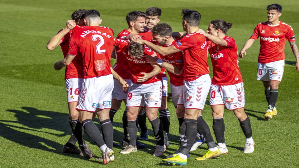 CRÓNICA 2ªB GºIII.A | El Nàstic se consolida en el liderato - Golsmedia