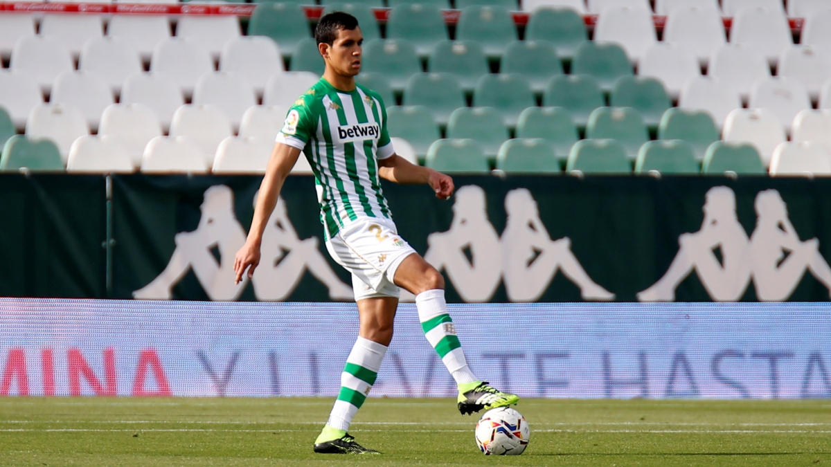 Aissa Mandi se compromete con el Villarreal hasta 2025 - Golsmedia