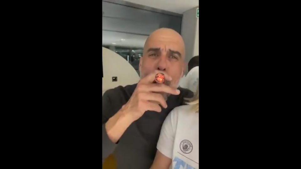 La enésima celebración viral de un Guardiola desatado y fumando puro ...