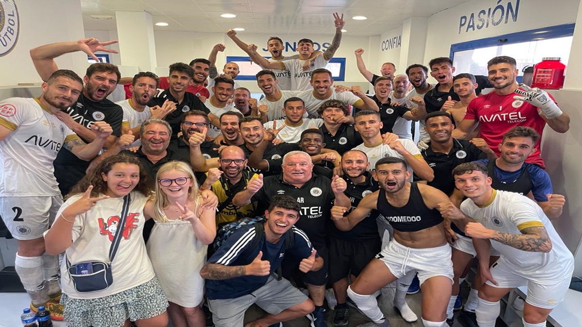 El bonito gesto del Torre del Mar con el Vélez CF - Golsmedia