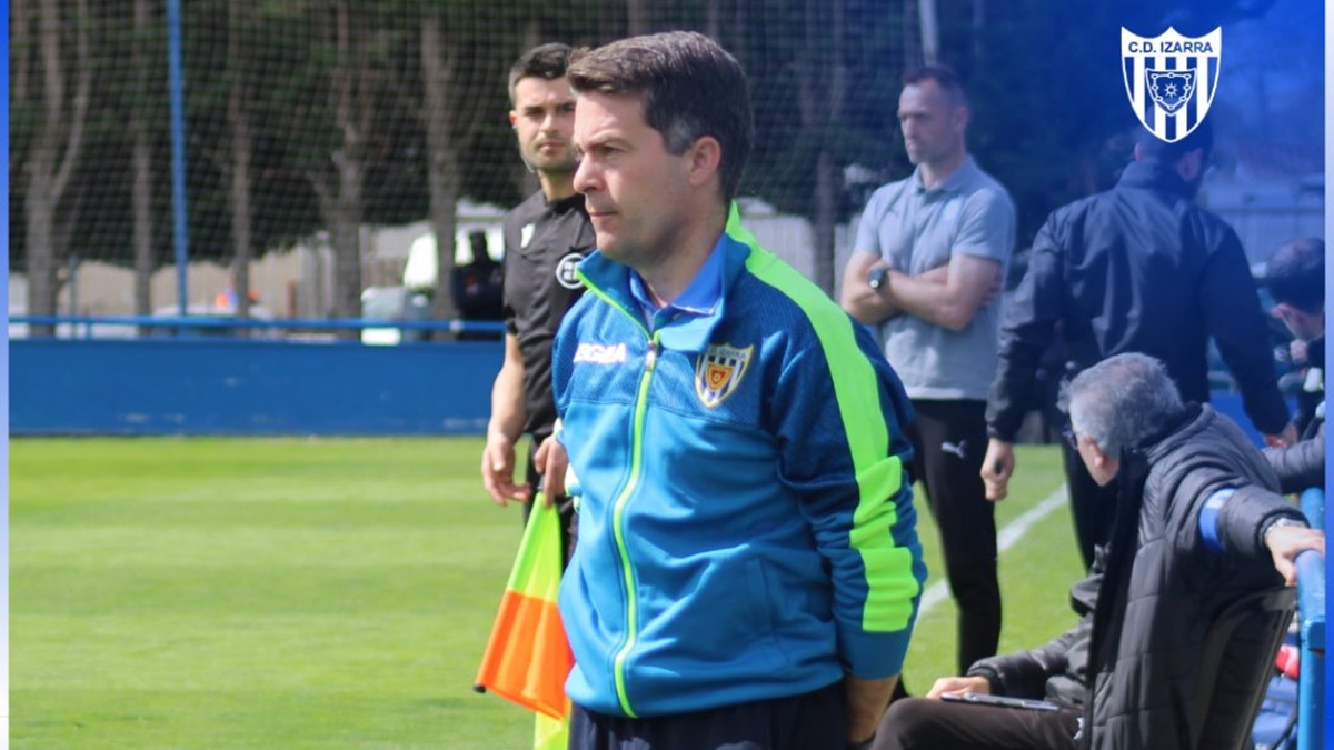 El CD Izarra hace oficial la continuidad de su entrenador tras lograr ...
