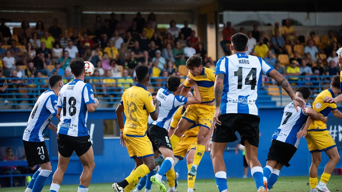 La AD Alcorcón pasa por encima de un Hércules CF frágil en defensa ...