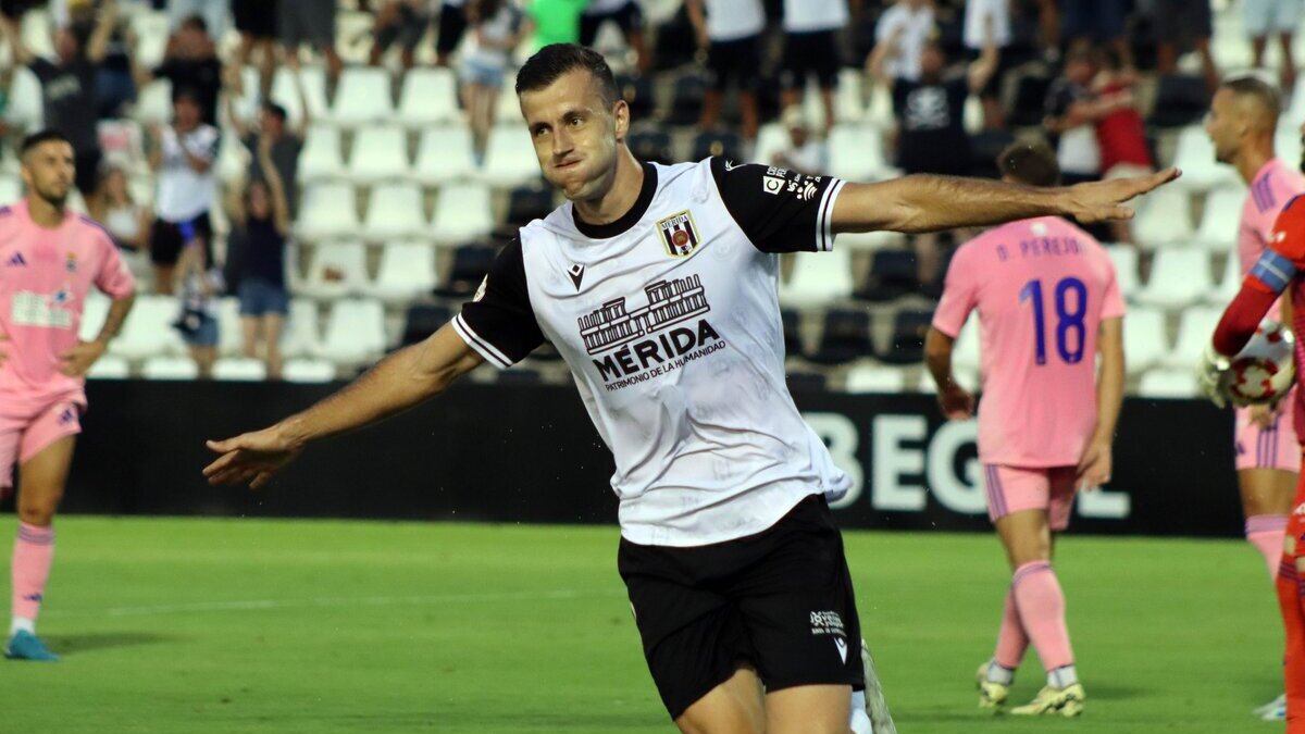 El espectacular debut de Javi Eslava en Primera Federación con la AD ...