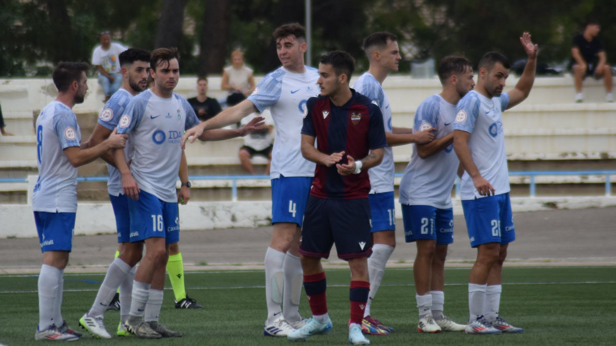 La UD Vall de Uxó suma su primera victoria con el Atlético Levante como ...